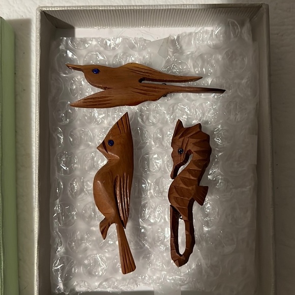 Accessories | Vintage Real Wood Pins Made In The Bahamas Two Birds And ...